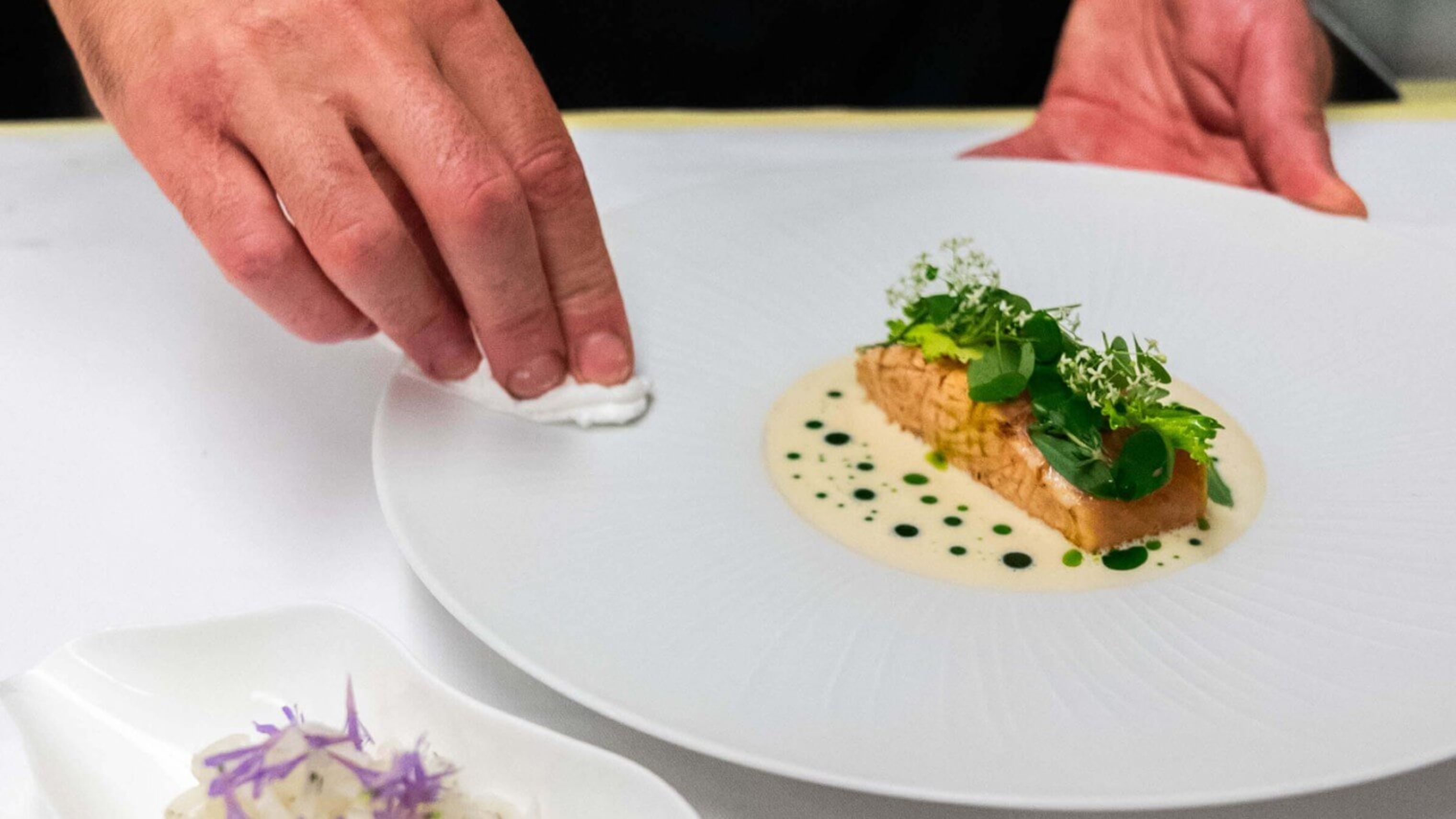 Paul Cabayé Signature Dish: Marinierter Alpen-Lachs | American Express ...